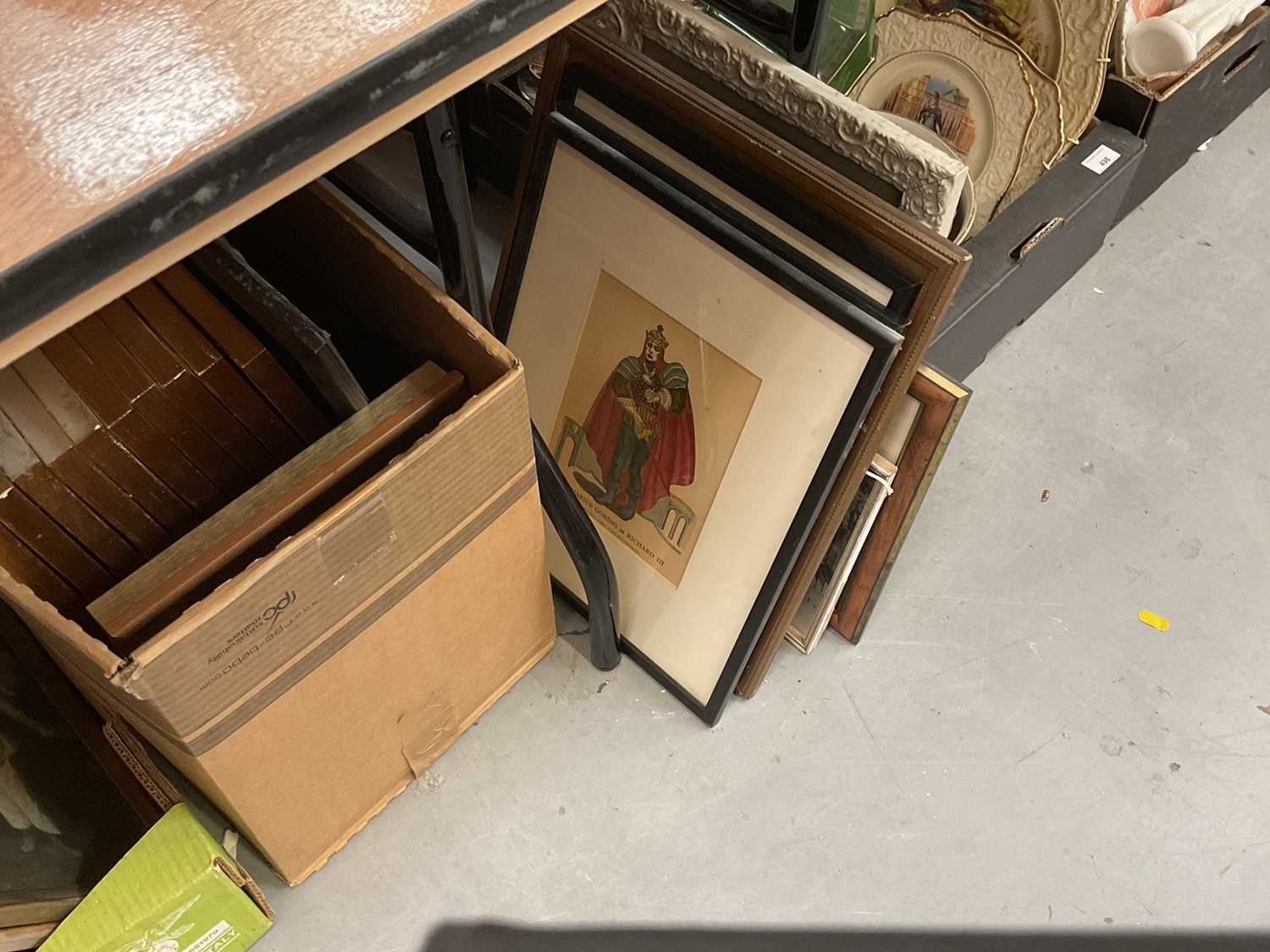 Lot 499 - Large collection of framed and unframed