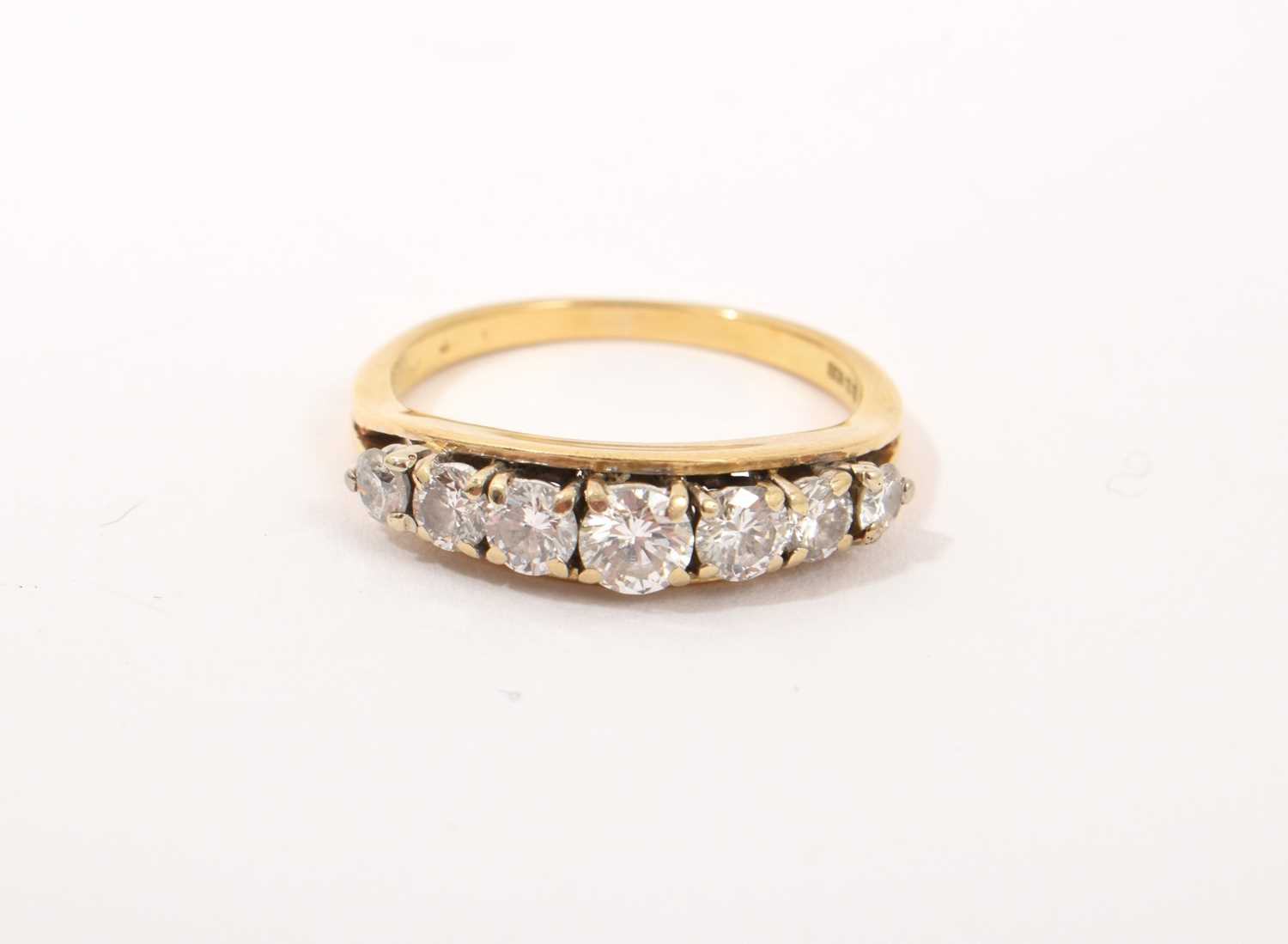Lot 564 - Diamond seven stone ring with graduated