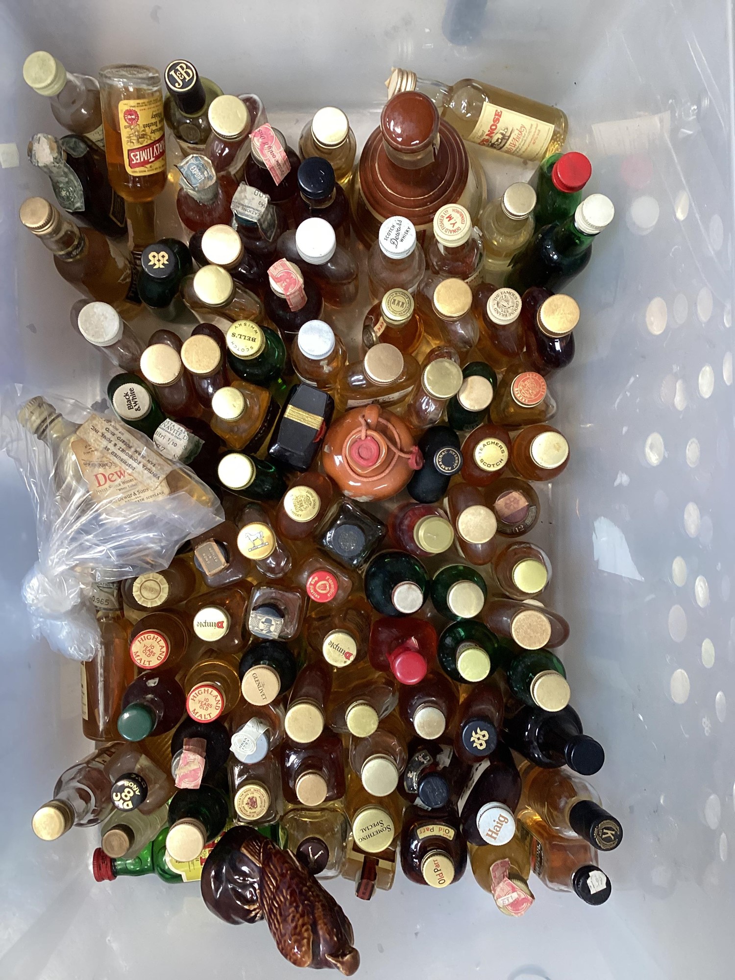 Lot 5186 - Collection of alcohol miniatures to include