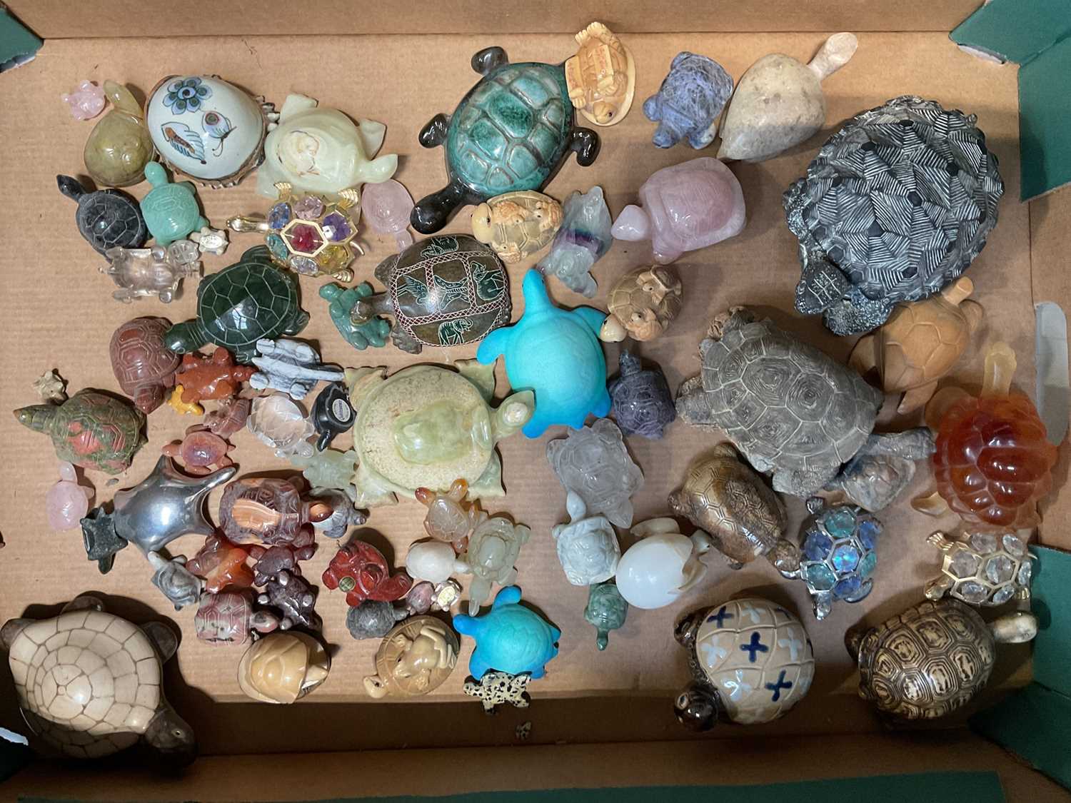 Lot 5191 - Collection of tortoise and turtle ornaments,