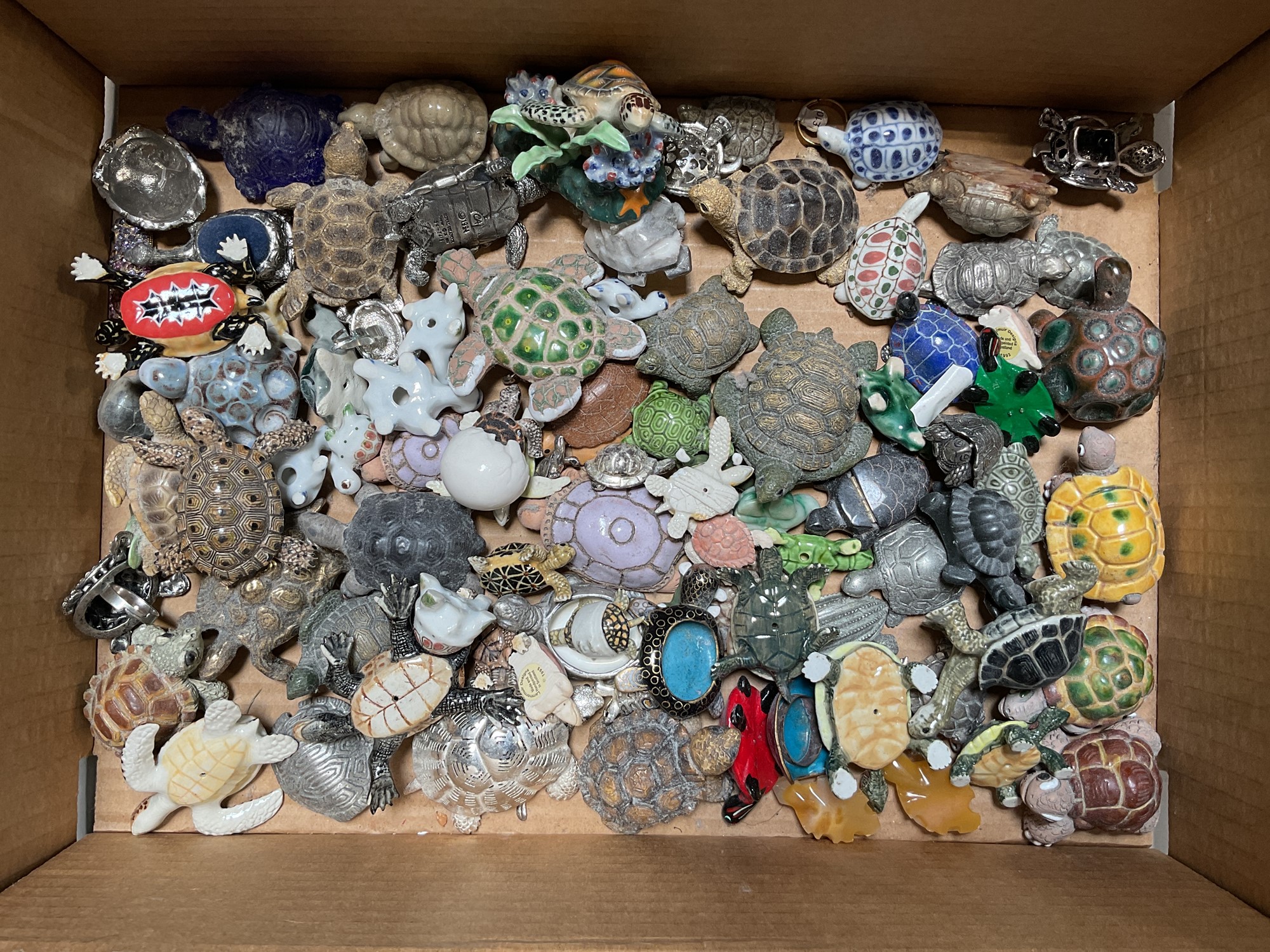 Lot 5184 - Collection of tortoise and turtle ornaments,