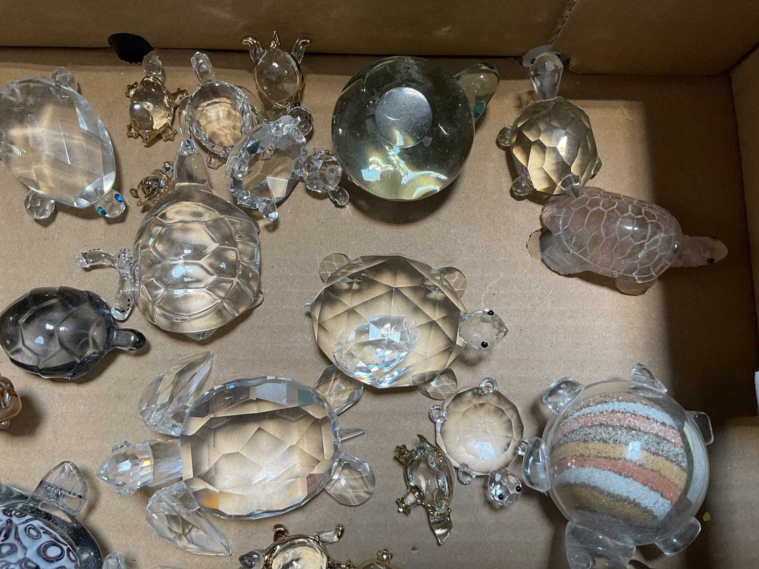 Lot 5184 - Collection of tortoise and turtle ornaments,
